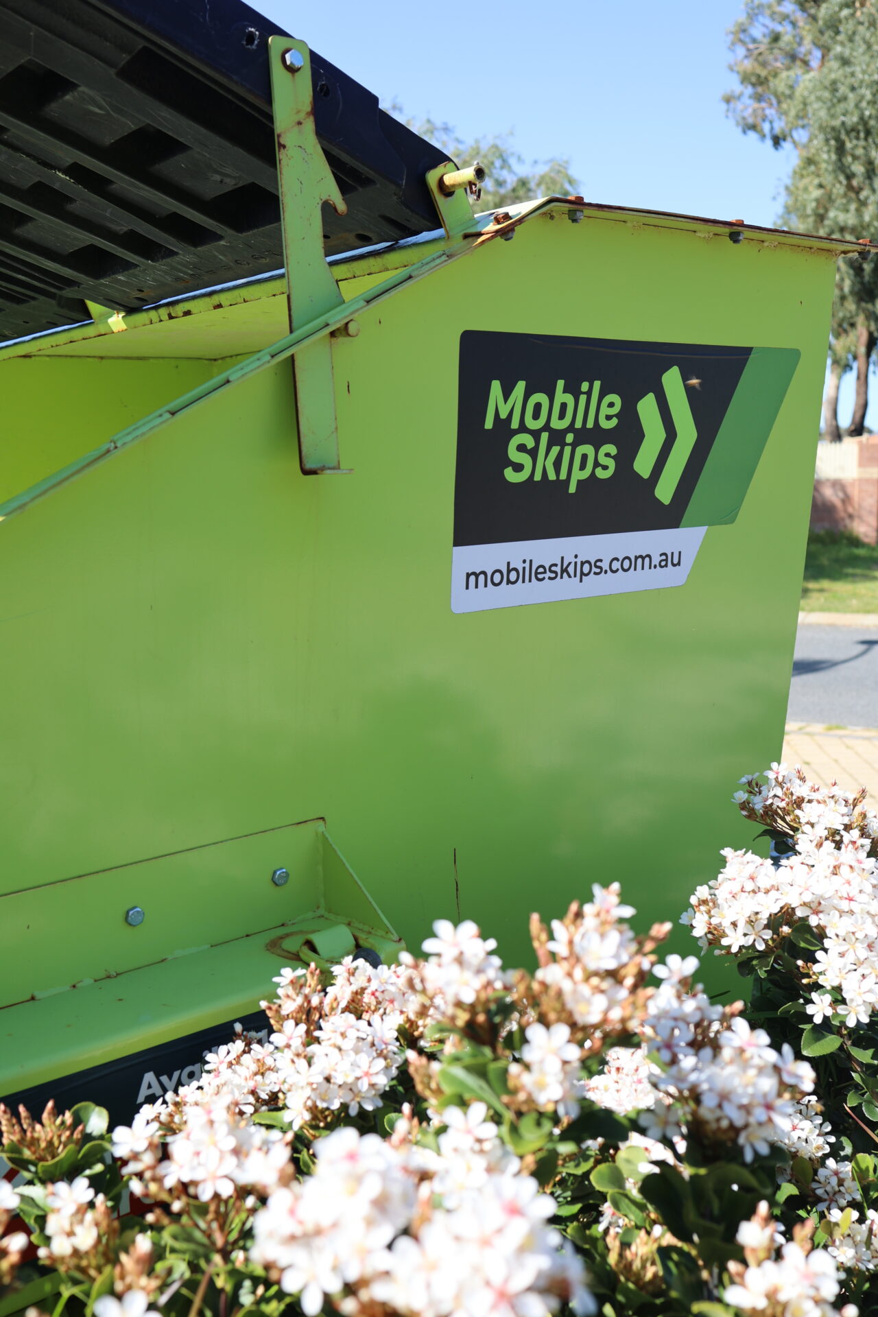 What Can and Can’t Go in Green Waste Skip Bins - Mobile Skips